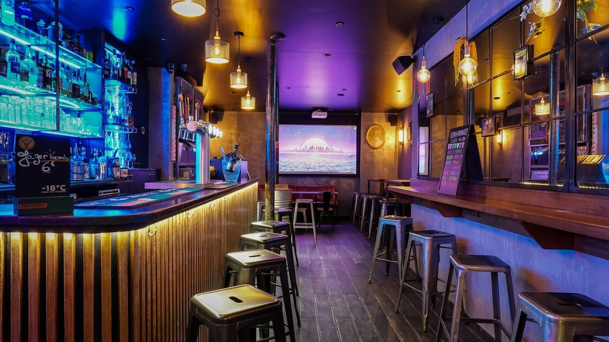 Les meilleures bars pour boire un verre sans se ruiner à Paris | Le Bonbon