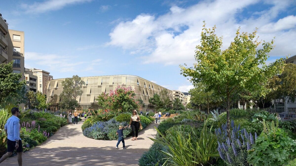 A large urban park of 4,000 m² and a parking lot with 500 spaces are ...