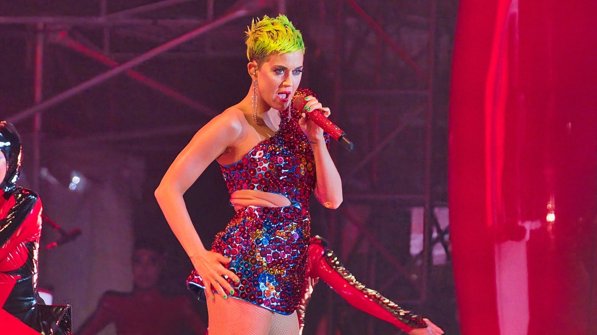 This international singer is going to space very soon! | Le Bonbon