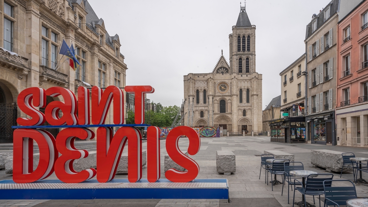 What is this new city being created at the gates of Paris on January 1 ...