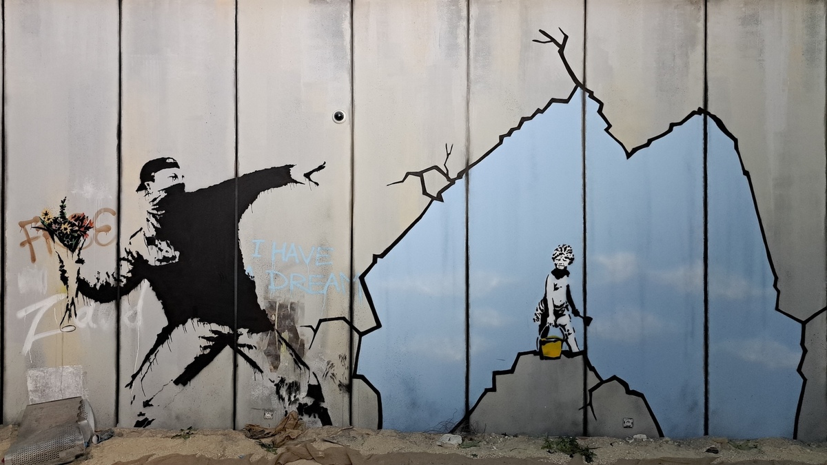 Une exposition gratuite sur Banksy débarque à Bordeaux en 2025 ! | Le ...