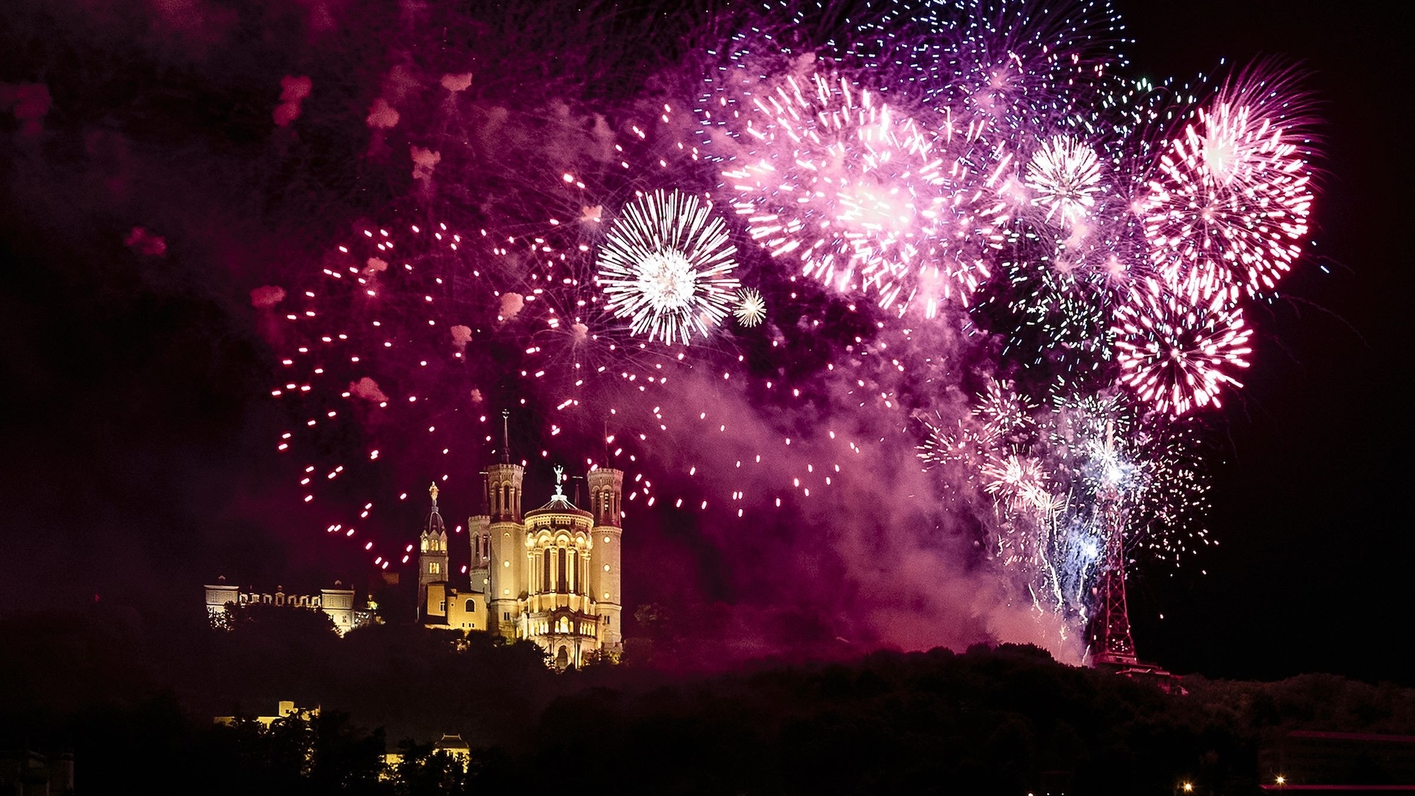 Les photos les plus magiques du feu d'artifice du 14 juillet 2025 à Lyon | Le Bonbon