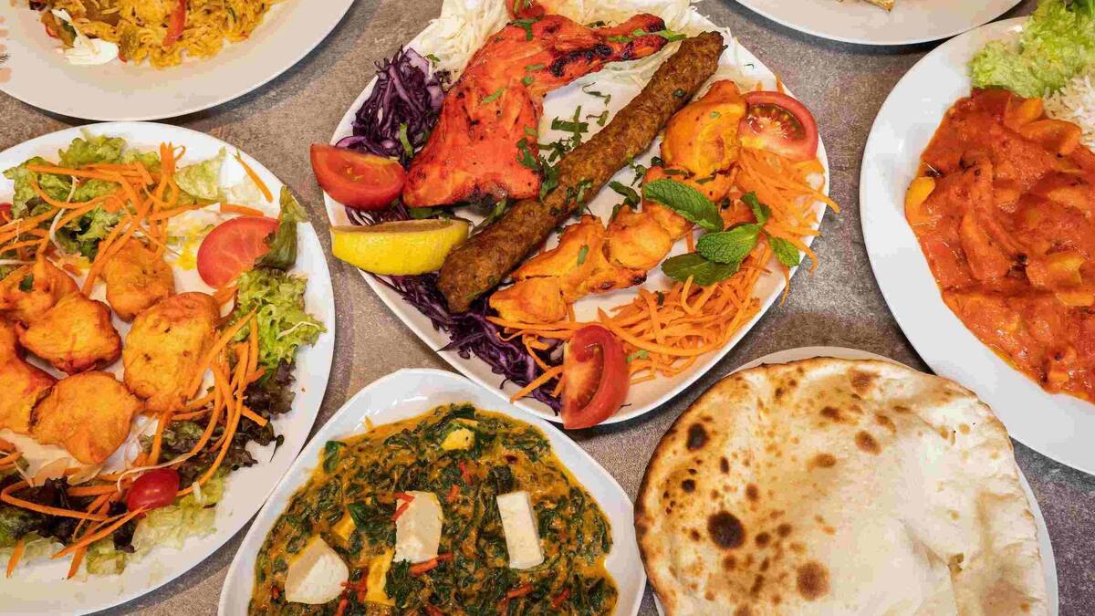 Near the Saint-Martin canal, this mini Indian counter is rated 5/5 ...