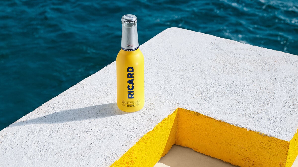Ricard lance une nouvelle bouteille prêt à boire, et ça cartonne | Le ...