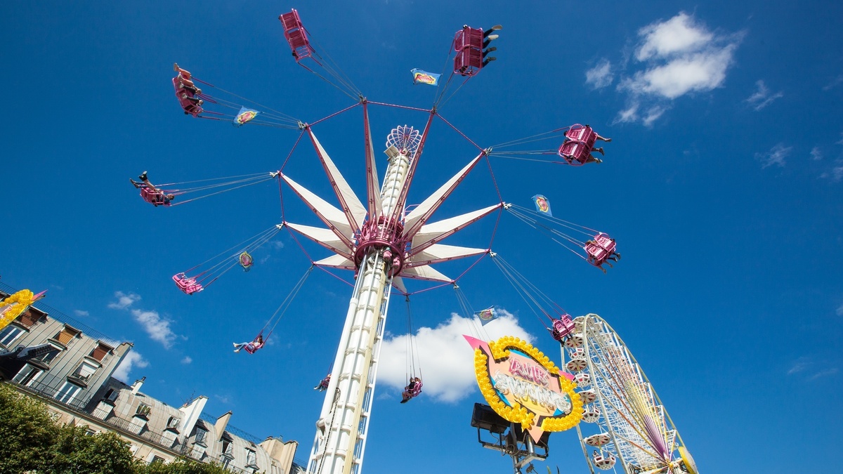Une grande fête foraine prend ses quartiers au Jardin des Tuileries ...