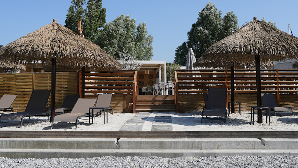 Un nouveau beach club avec cuisine au feu de bois vient d'ouvrir ses ...