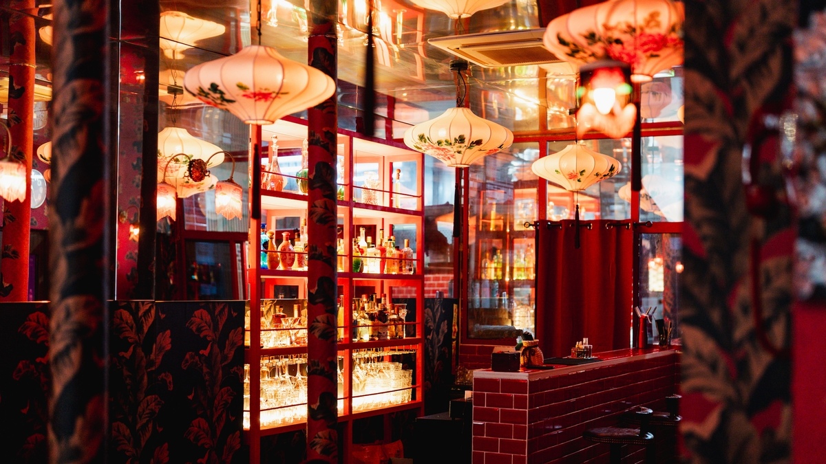 Cocktails envoûtants et ambiance romantique dans ce nouveau resto ...