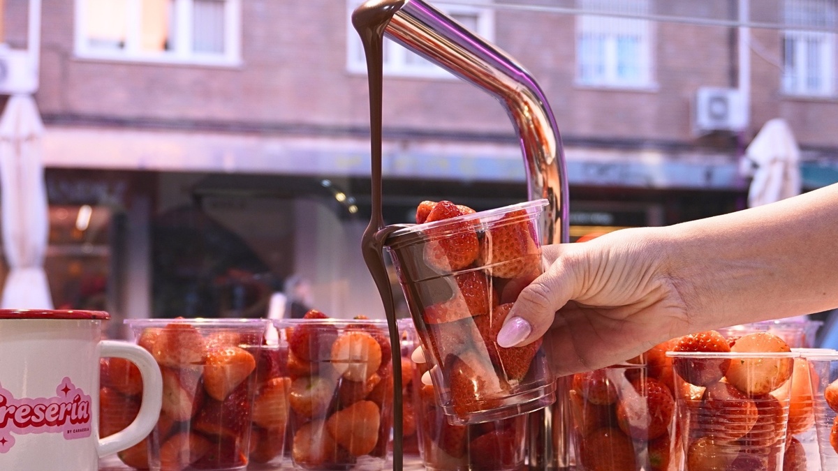 Le premier bar à fraises de la capitale vient d’ouvrir ses portes | Le ...