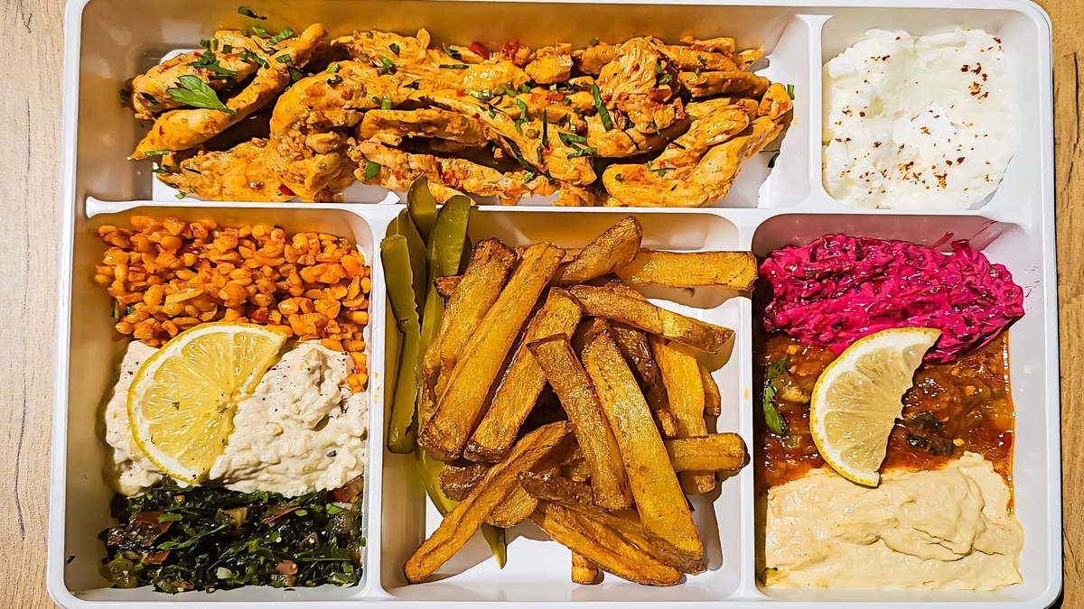 Un délicieux buffet libanais à volonté a ouvert ses portes en plein ...