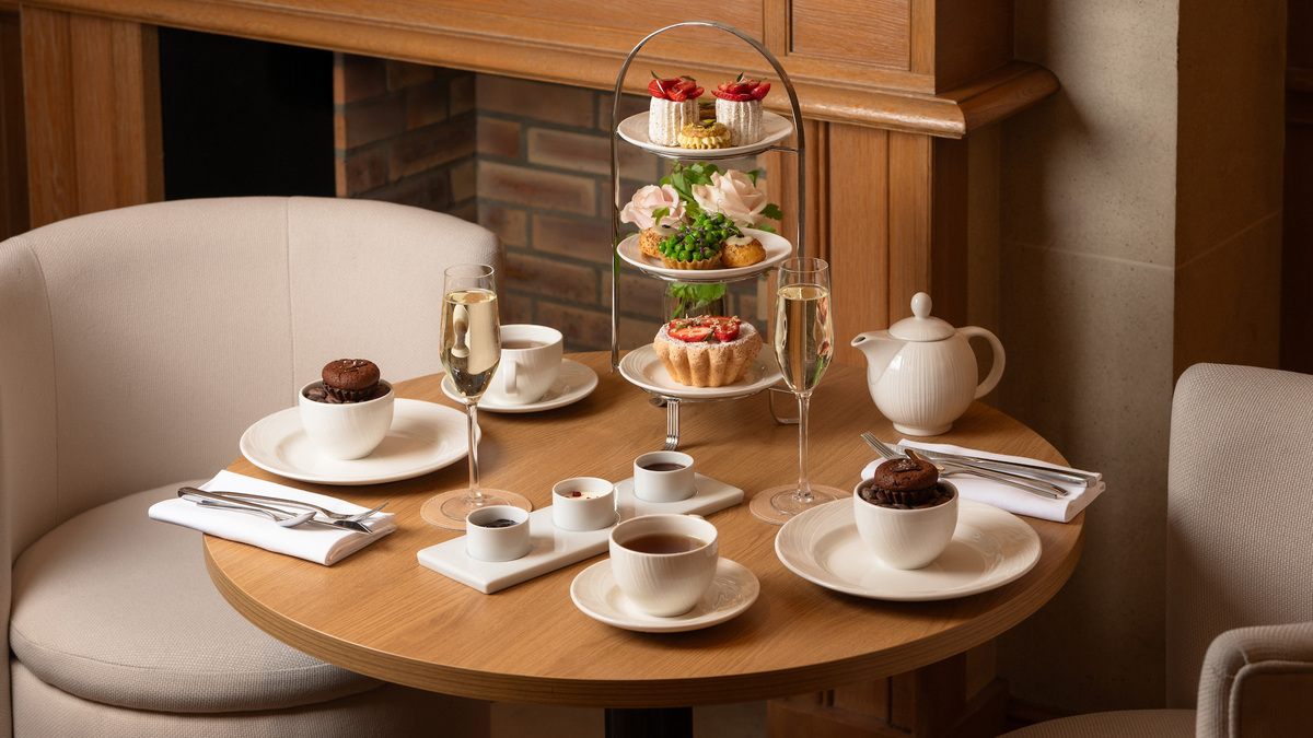 Jenny reveals her couture Tea Time at the heart of the Paris Marriott ...