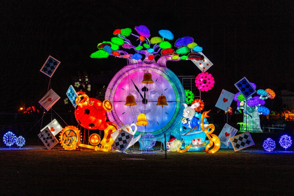 Due to the success it's experiencing, the big lantern festival 2 hours ...