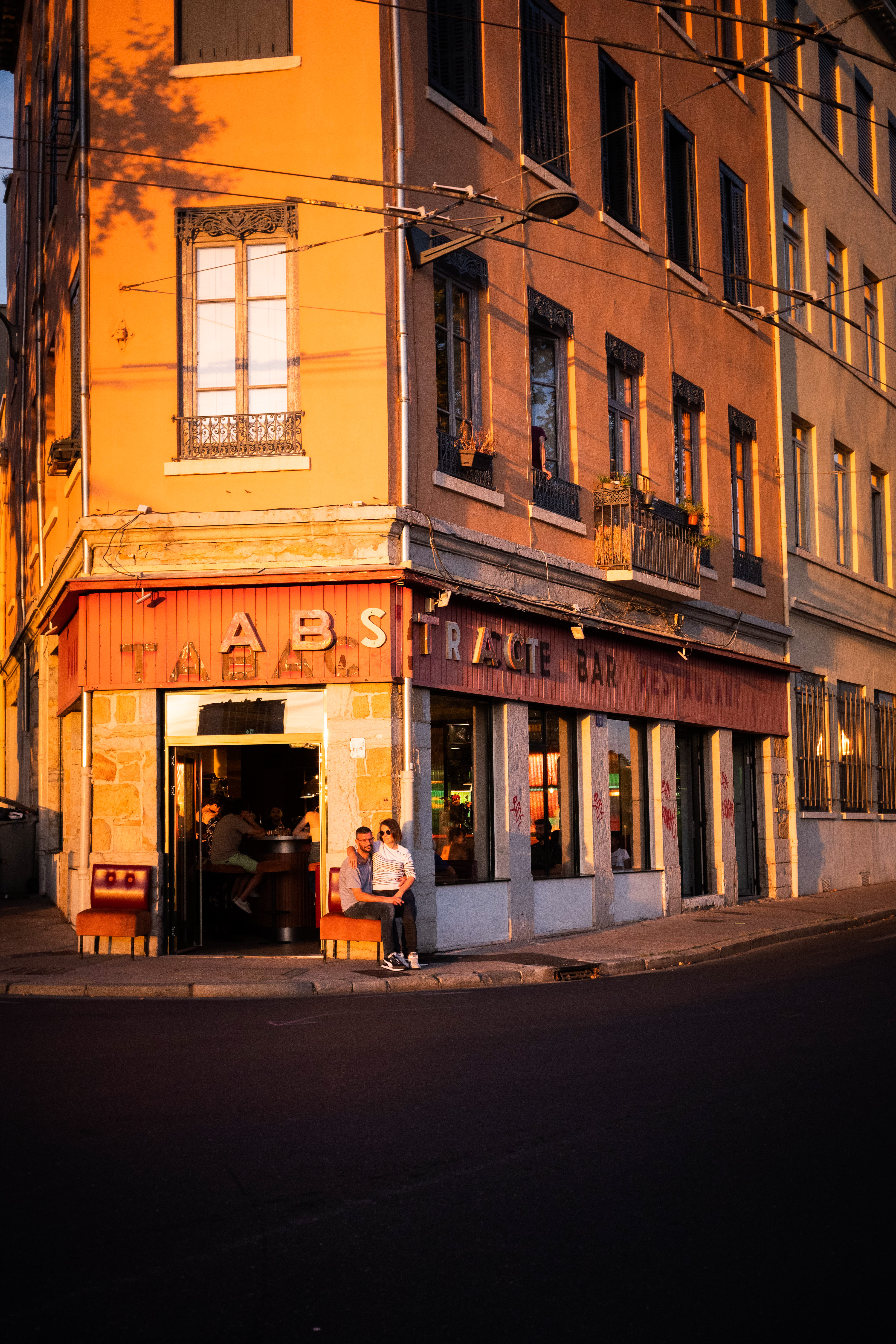 This Lyon address is among the 8 bars with the most exceptional design ...