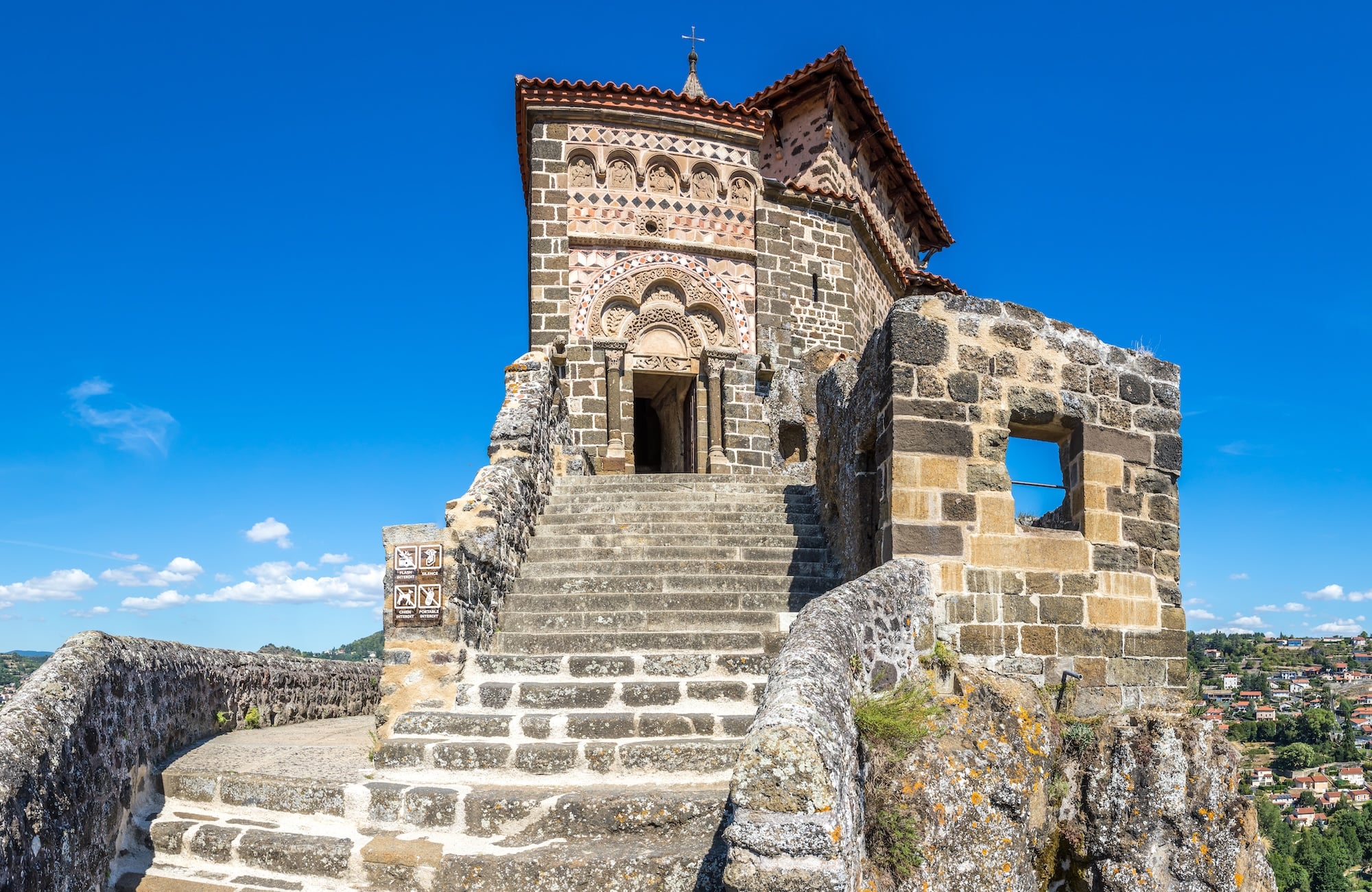 Just an hour and 45 minutes from Lyon, this chapel perched on a volcano ...