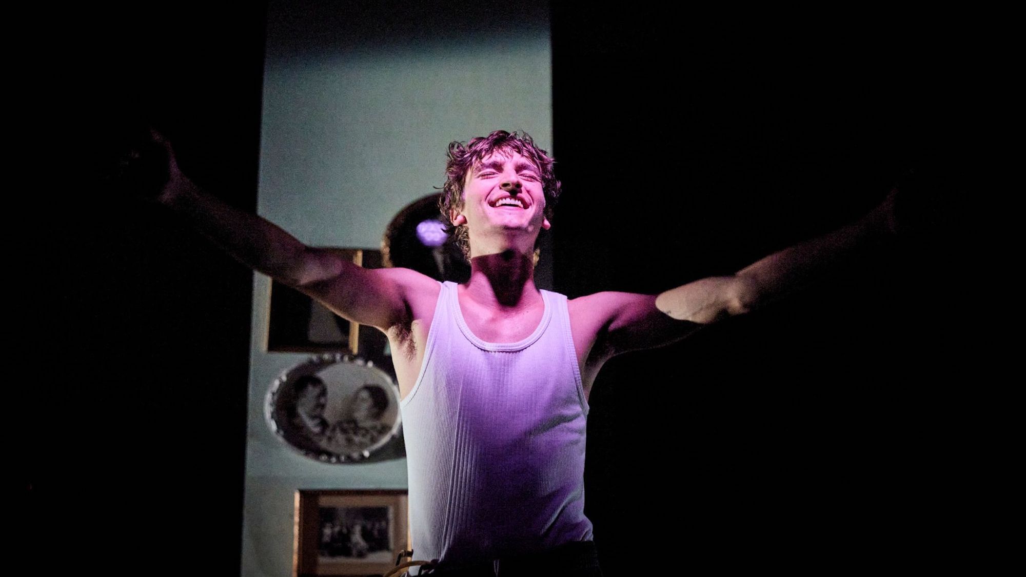 The play The Next Time You Bite the Dust is back in Paris for 10 dates ...