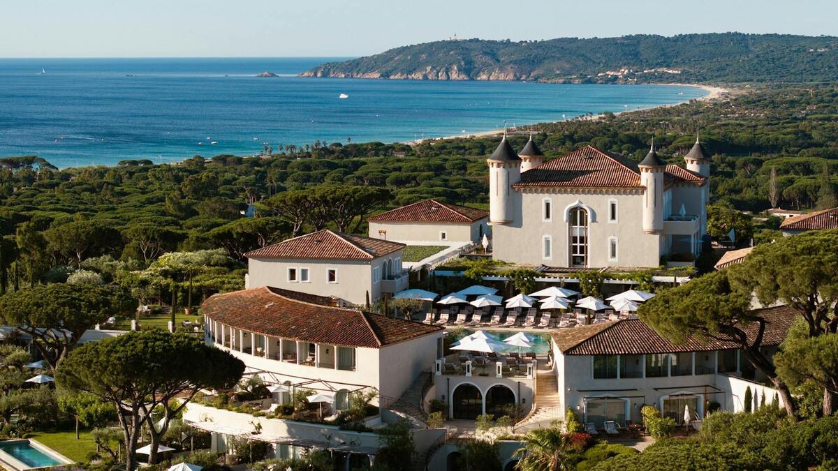 La saison 4 de The White Lotus aura lieu dans un château du sud de la ...