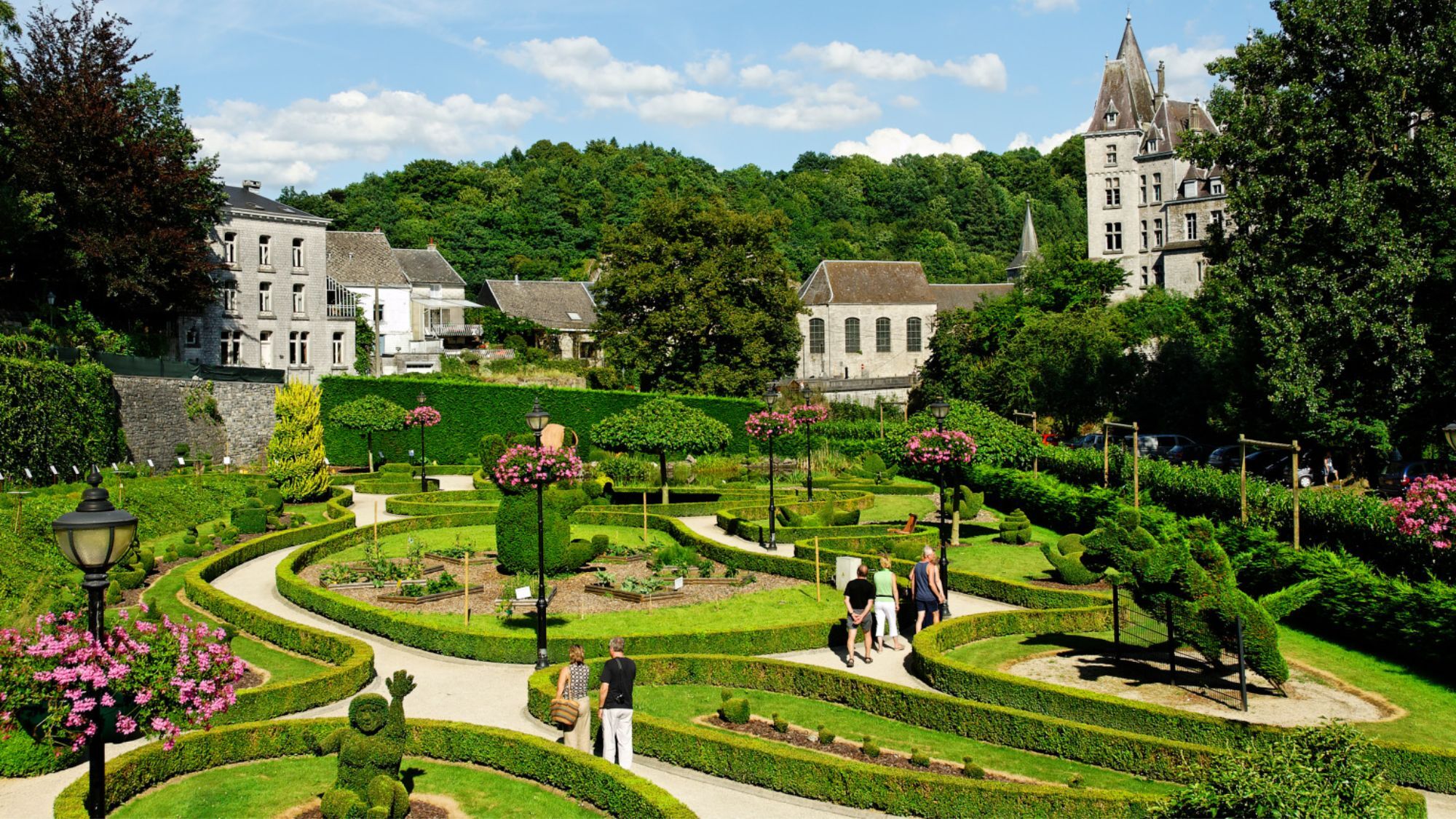 À 2h30 de Lille, ce parc féerique peuplé d’animaux géants semble tout ...