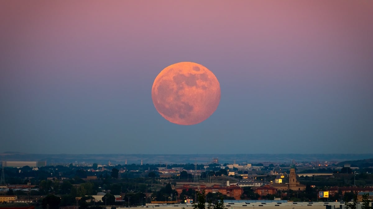 Une magnifique lune des fraises illuminera le ciel ce lundi 29 juin ...